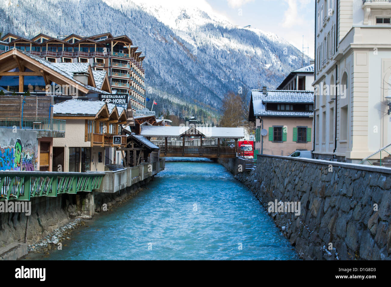 Chamonix mountains hi-res stock photography and images - Alamy