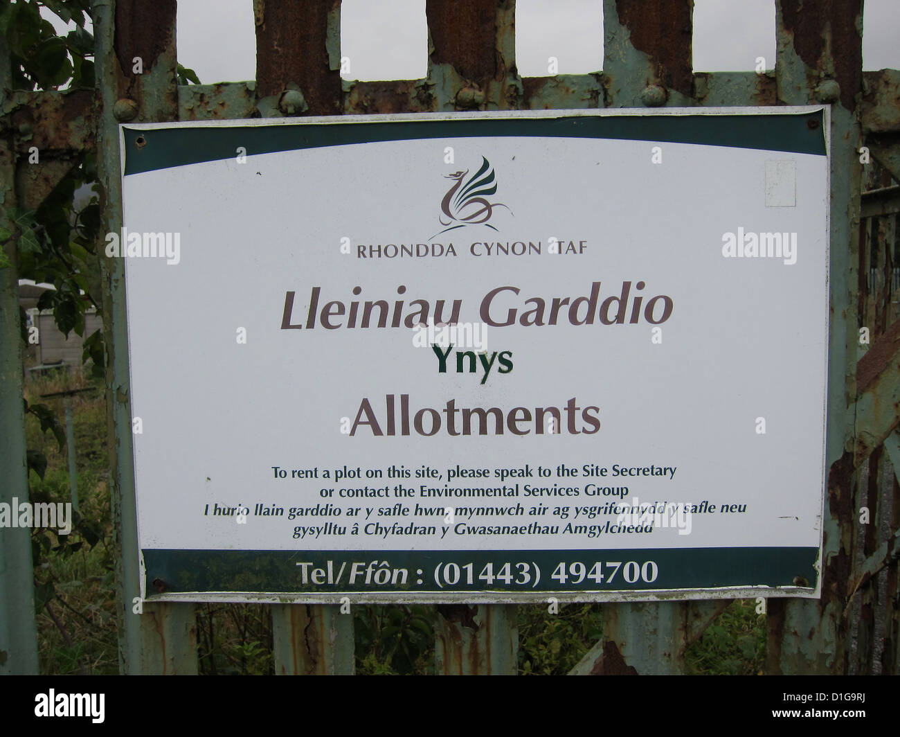 Sign in two languages hi-res stock photography and images - Alamy
