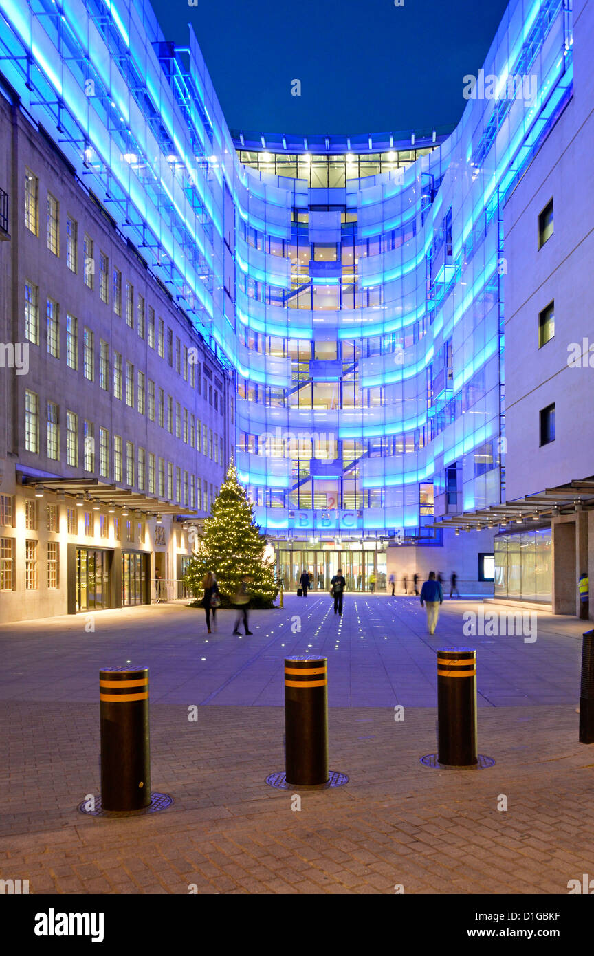 Bollard lights hi-res stock photography and images - Alamy
