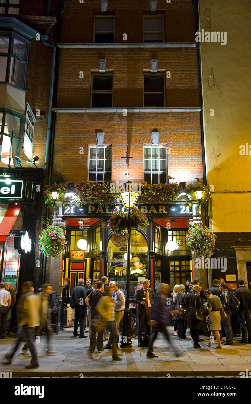 The palace bar dublin hi-res stock photography and images - Alamy