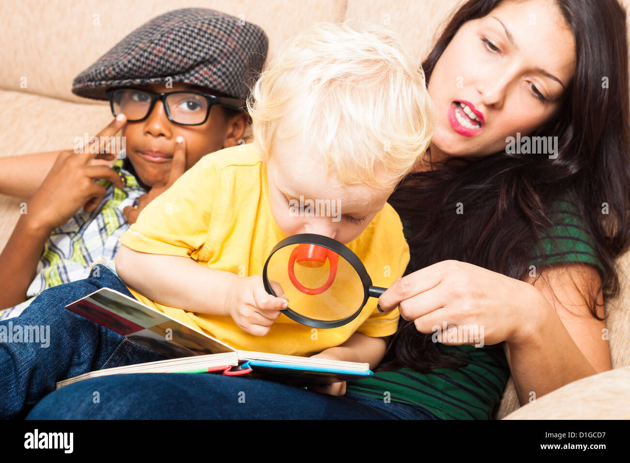 Magnifying glass book children hi-res stock photography and images - Alamy