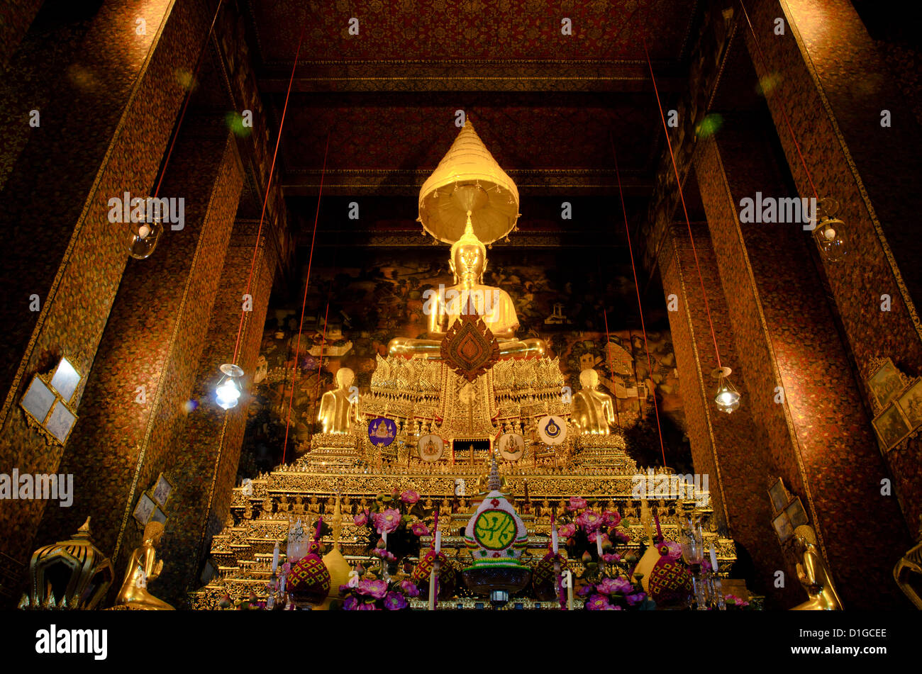 Bangkok temple skyscraper hi-res stock photography and images - Alamy