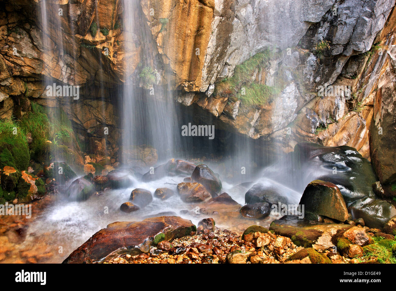 Double waterfall landscapes hi-res stock photography and images - Alamy