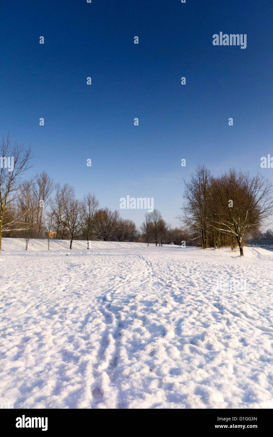 Sunny and snowy hi-res stock photography and images - Alamy