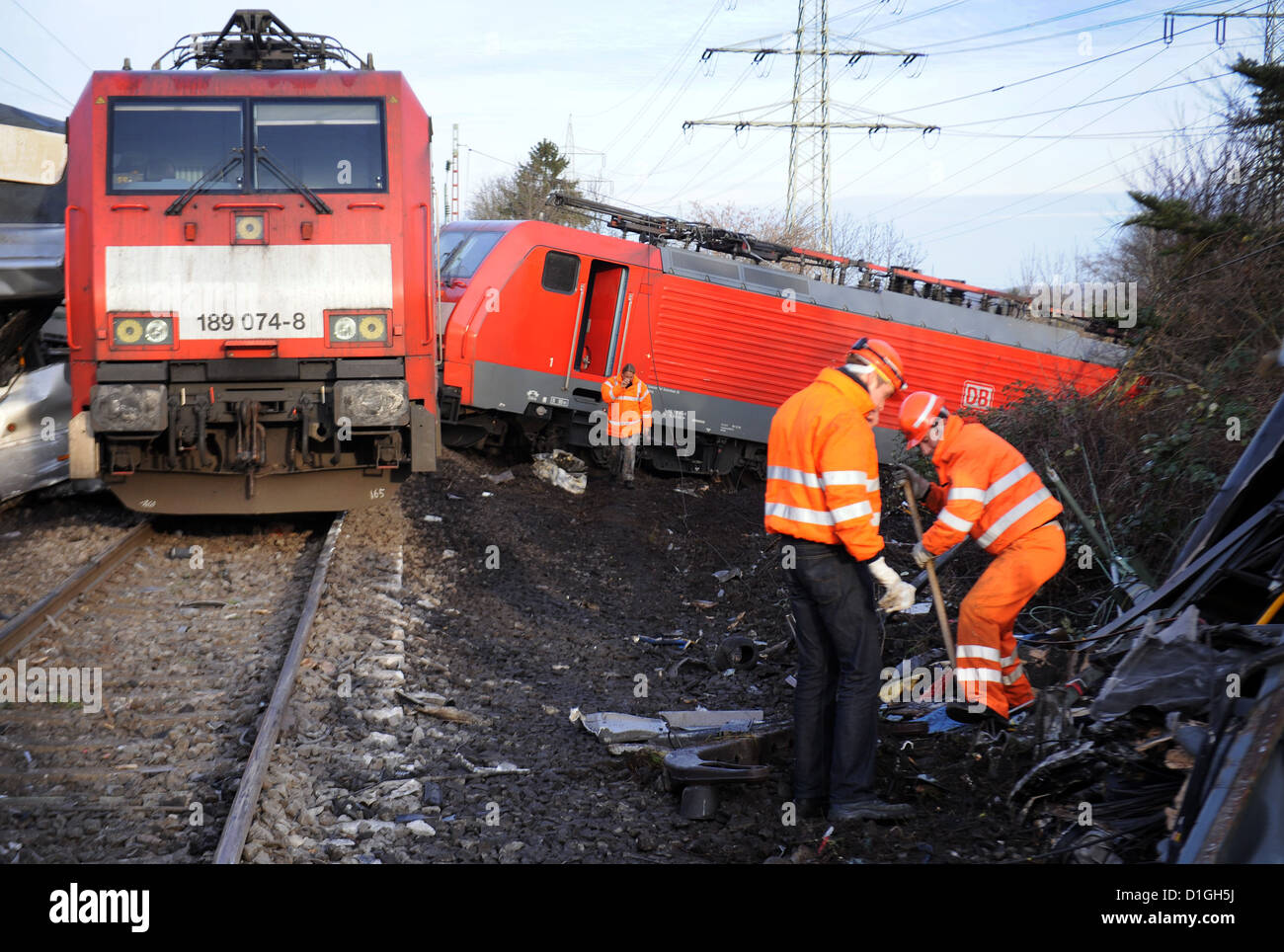 Workers stand in front of a derailed fright train in Duesseldorf ...