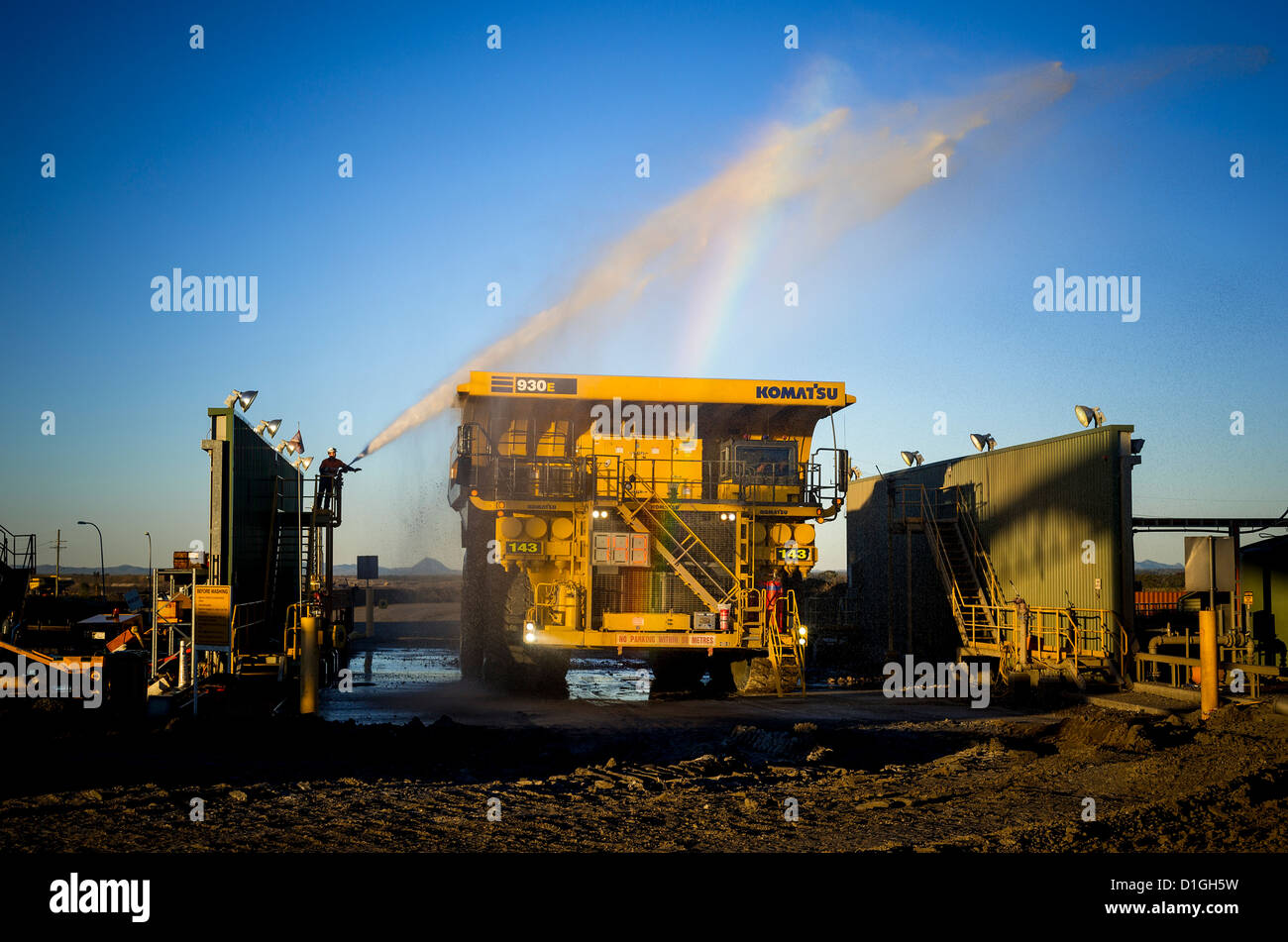 Cleaning mining truck hi-res stock photography and images - Alamy