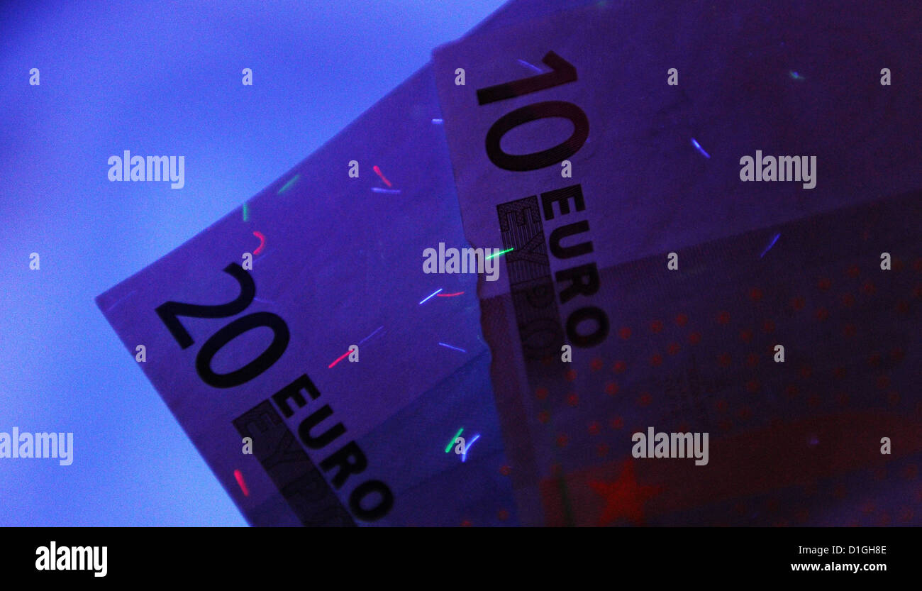 The illustration shows a euro banknote with fluorescent fibre under ...
