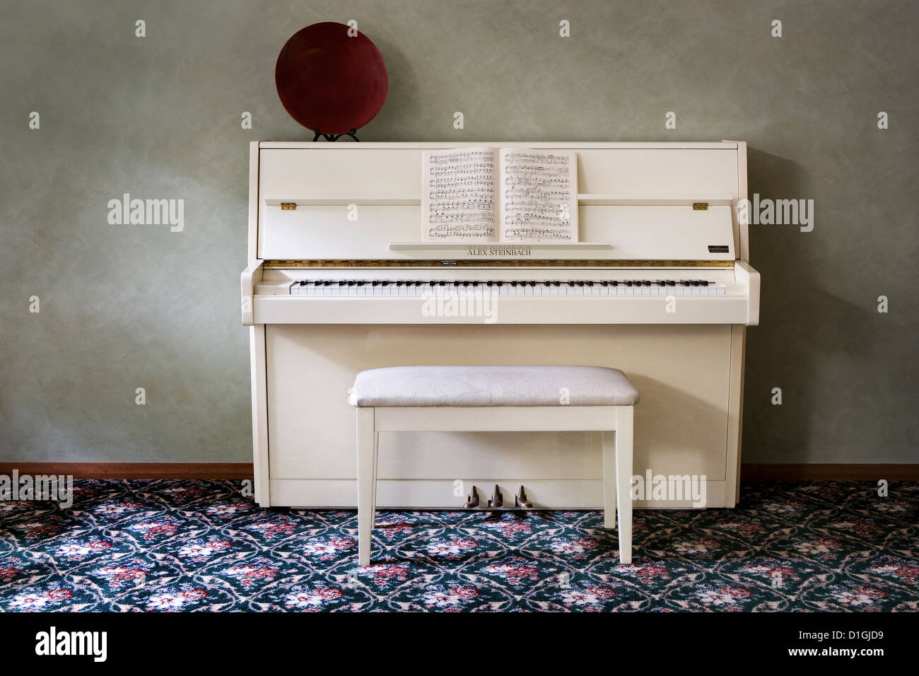 Piano stools hi-res stock photography and images - Alamy