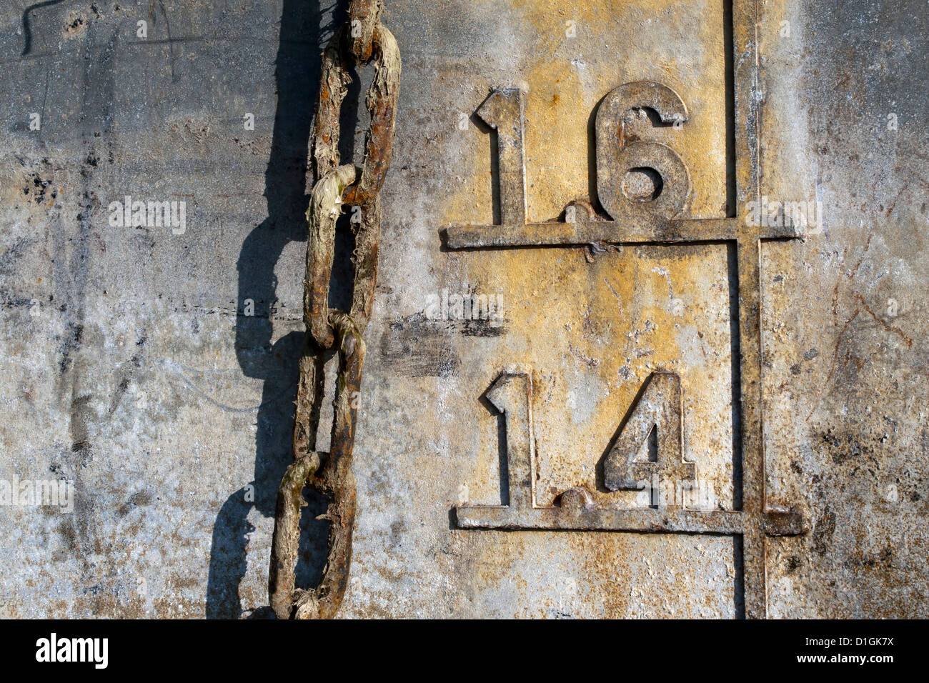 Rusted and worn Chain and load mark Stock Photo - Alamy