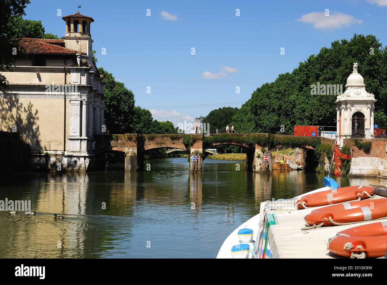 Padua, Veneto, Italy : the bridge of Porta Portello or Porta ...