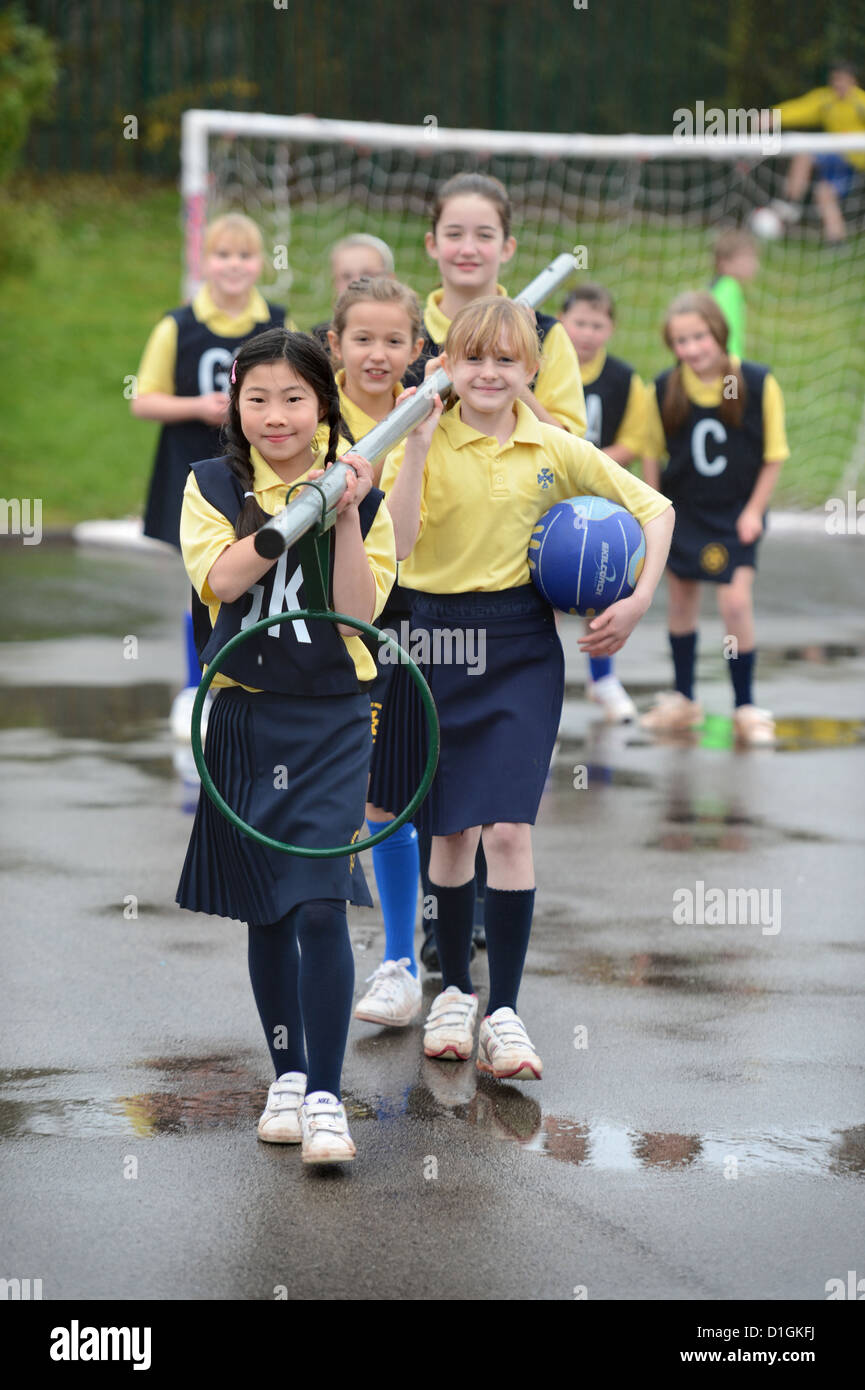 Netball school goal hi-res stock photography and images - Alamy