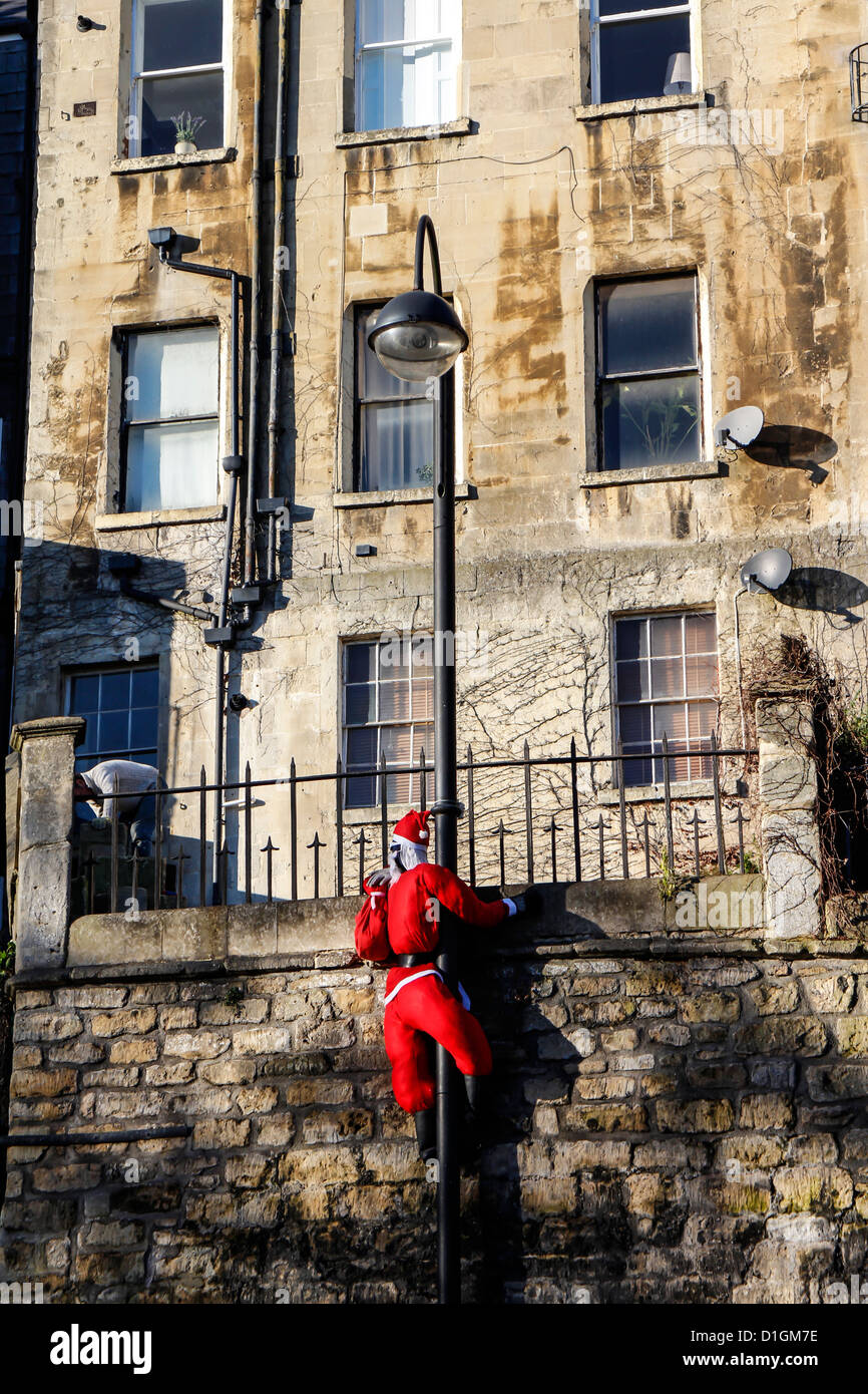 Climbing a lamp post hi-res stock photography and images - Alamy