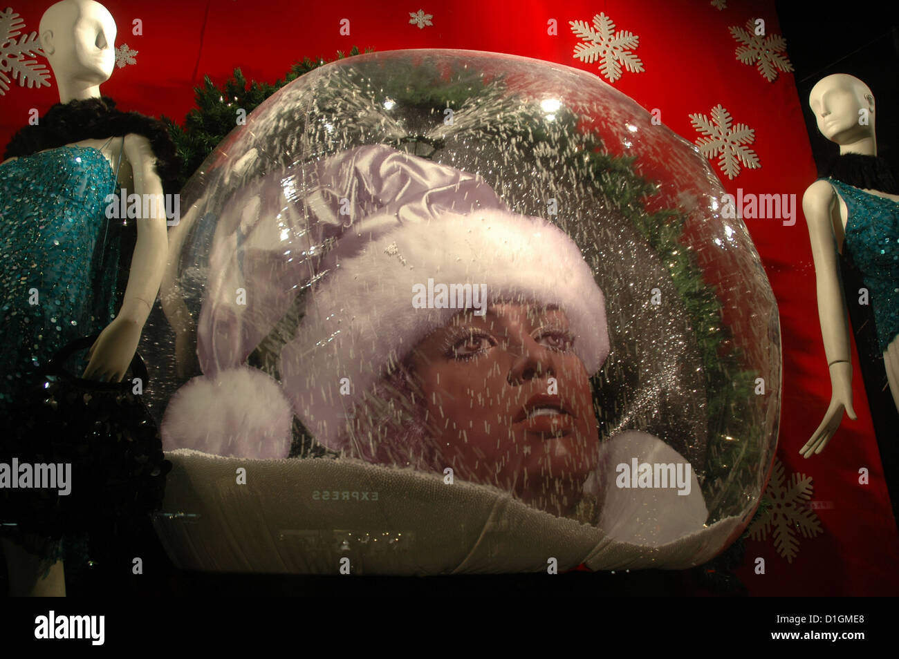 New York City, shop window at Christmas, Midtown Manhattan Stock Photo ...