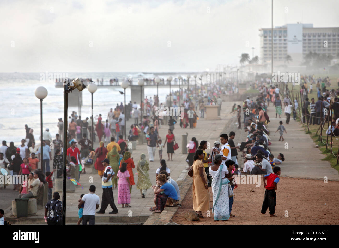 Colombo, Sri Lanka, the filled beach boardwalk at dusk Stock Photo - Alamy