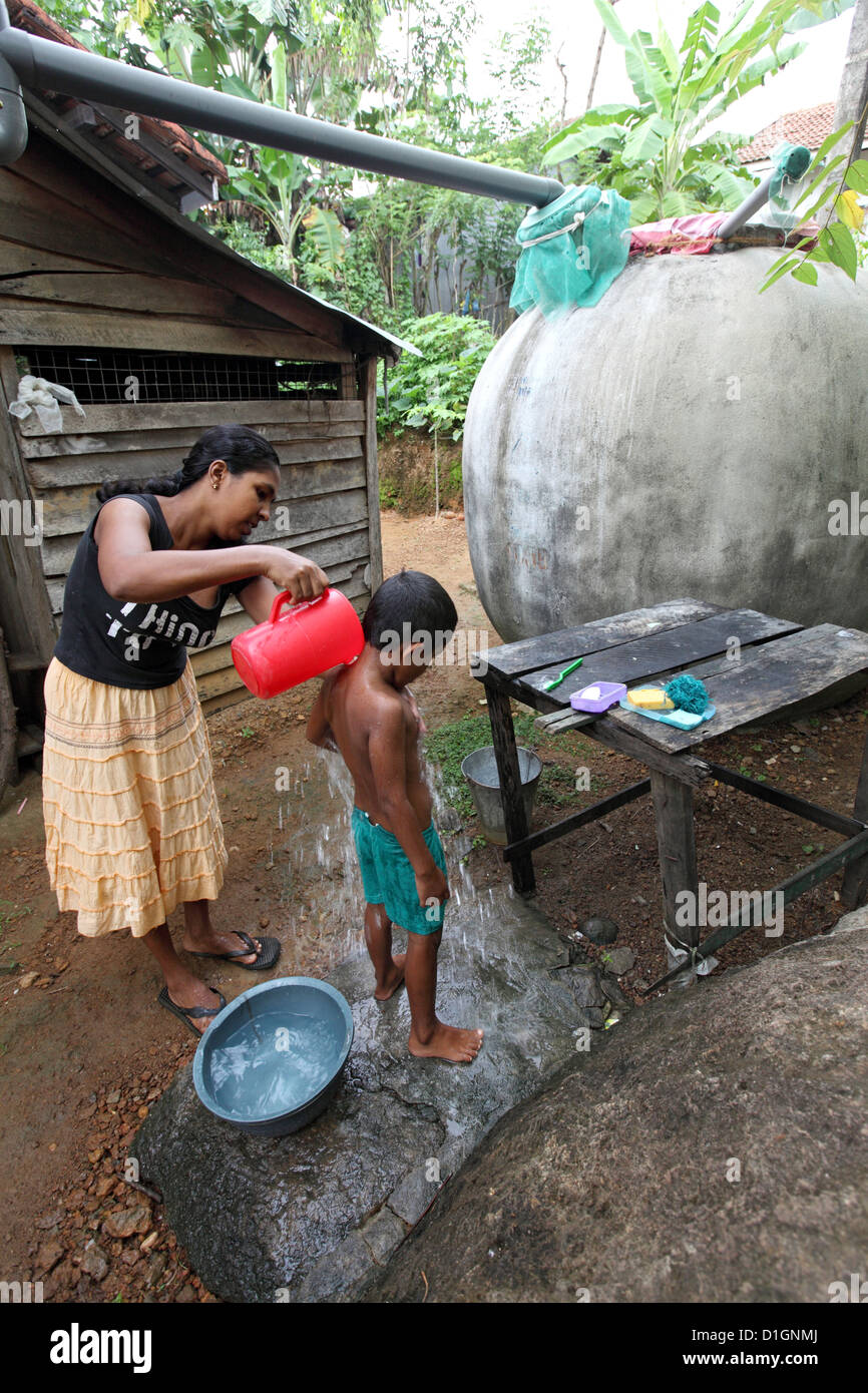 Sri lankan mother and child hi-res stock photography and images - Alamy