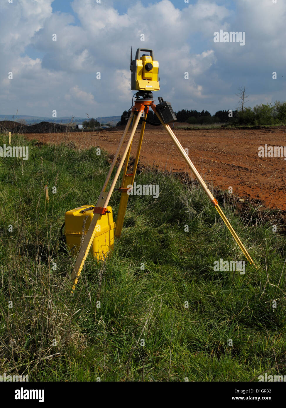 Trimble total station EDM theodolite which can be operated without an ...