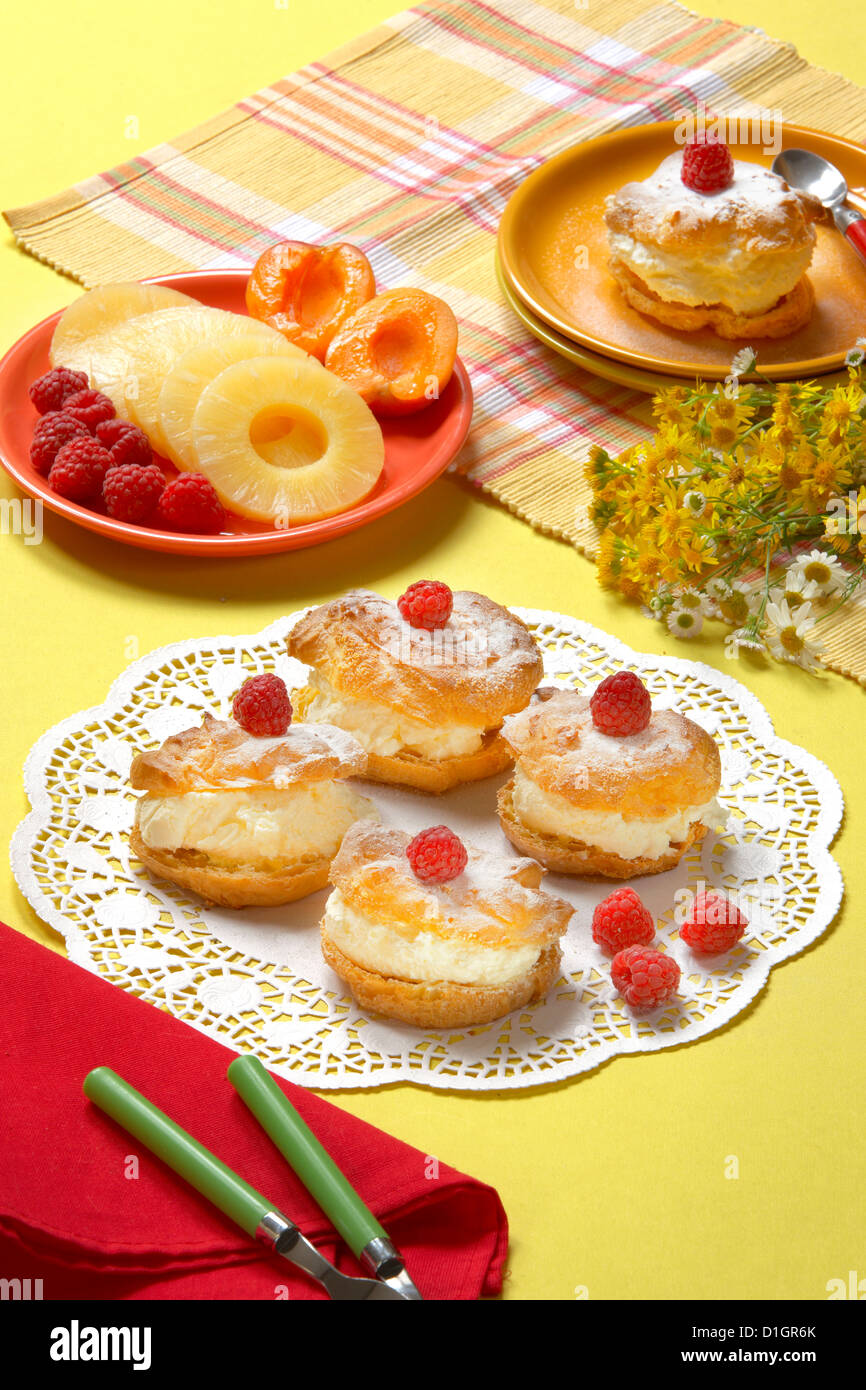 Cookies with cream and raspberries Stock Photo - Alamy
