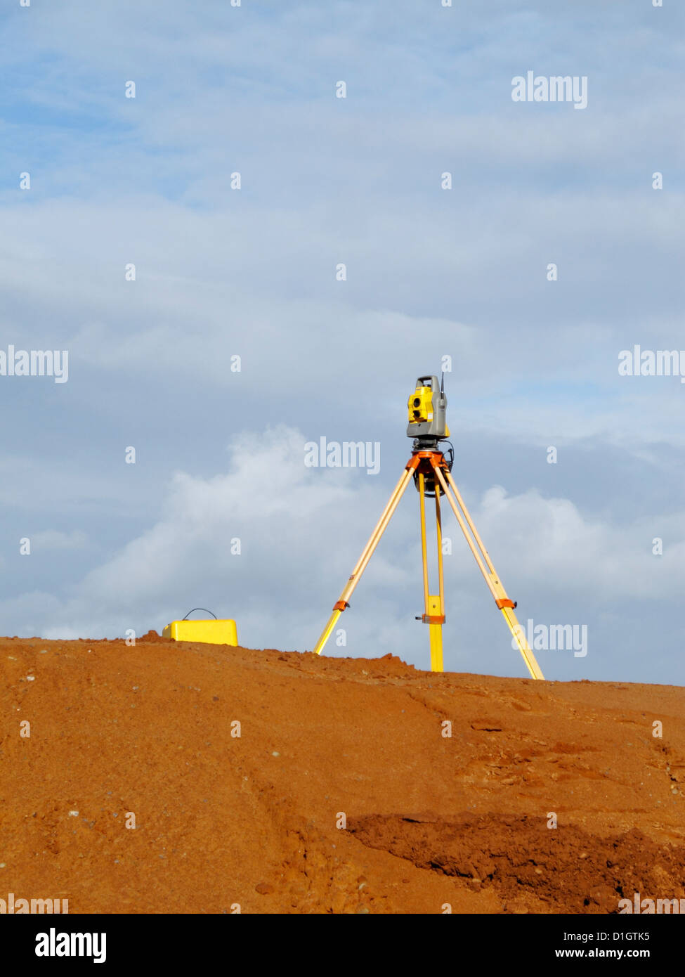 Trimble total station EDM theodolite which can be operated without an ...
