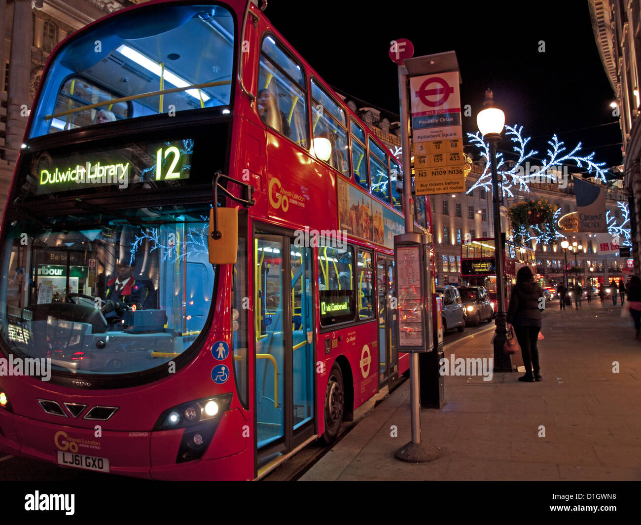 London road street bus buses night hi-res stock photography and images ...