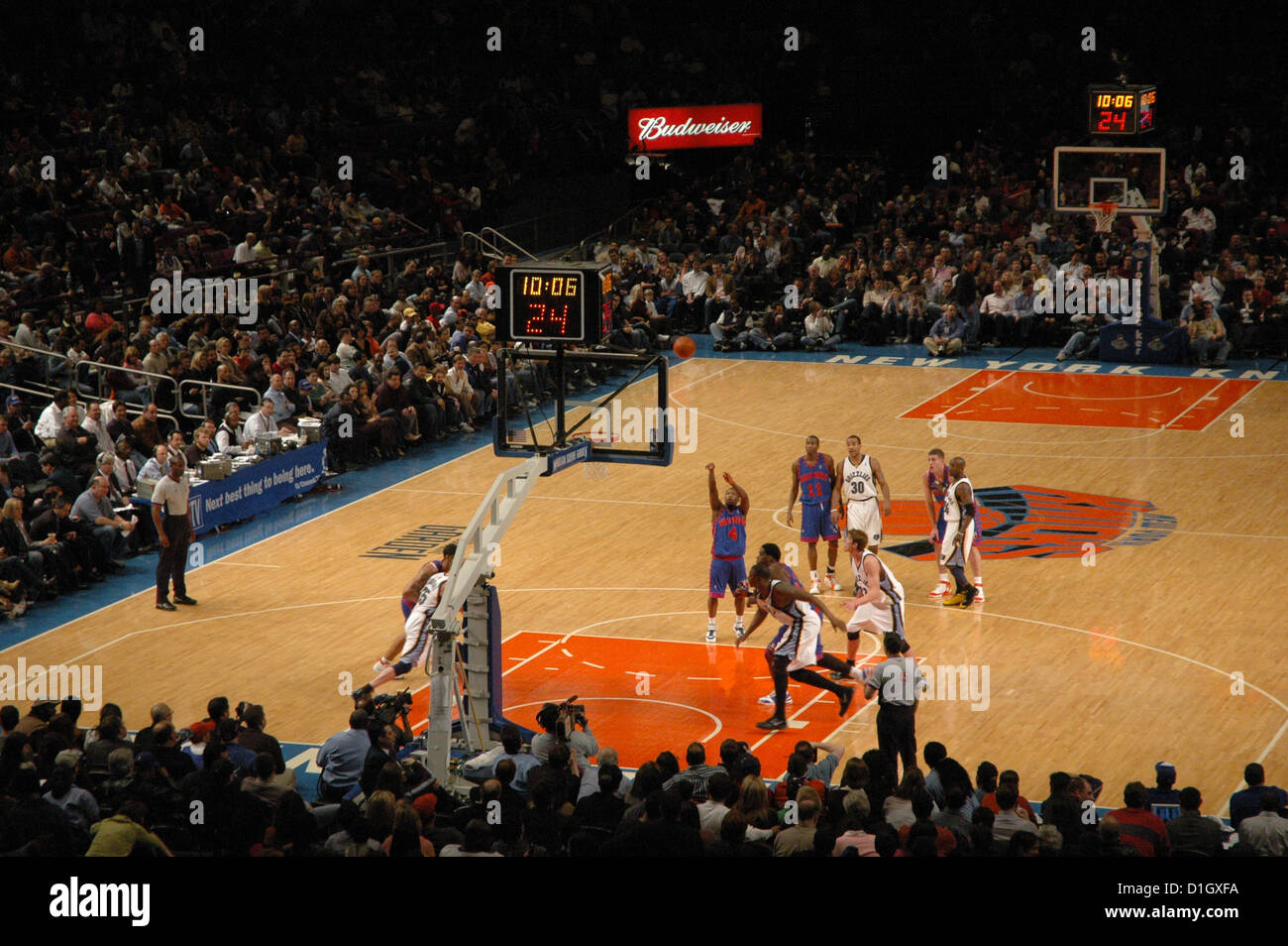 New York City, basketball at the Madison Square Garden, Midtown ...