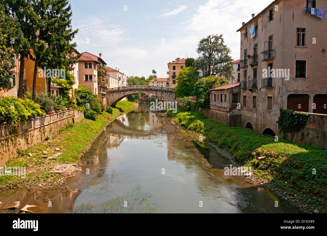 Water stream buildings hi-res stock photography and images - Alamy