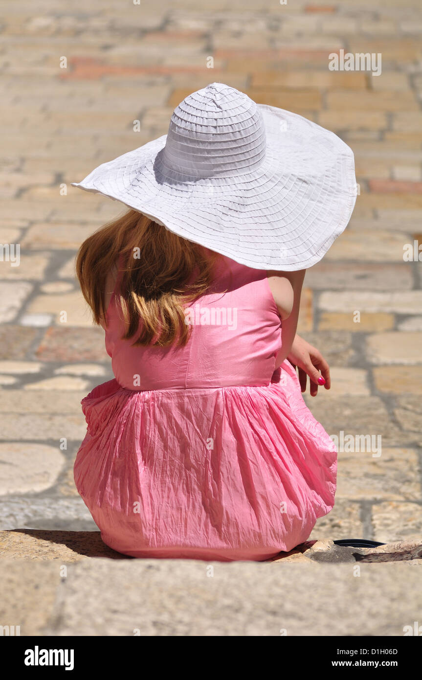 Big white hat hi-res stock photography and images - Alamy