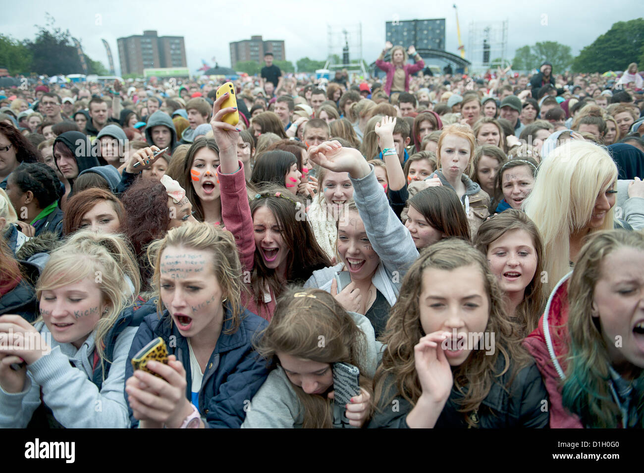 crowds at a music concert Stock Photo - Alamy
