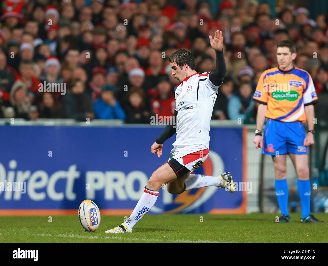 21.12.2012 Belfast,Northern Ireland. Ruan Pienaar (Ulster) converts a ...