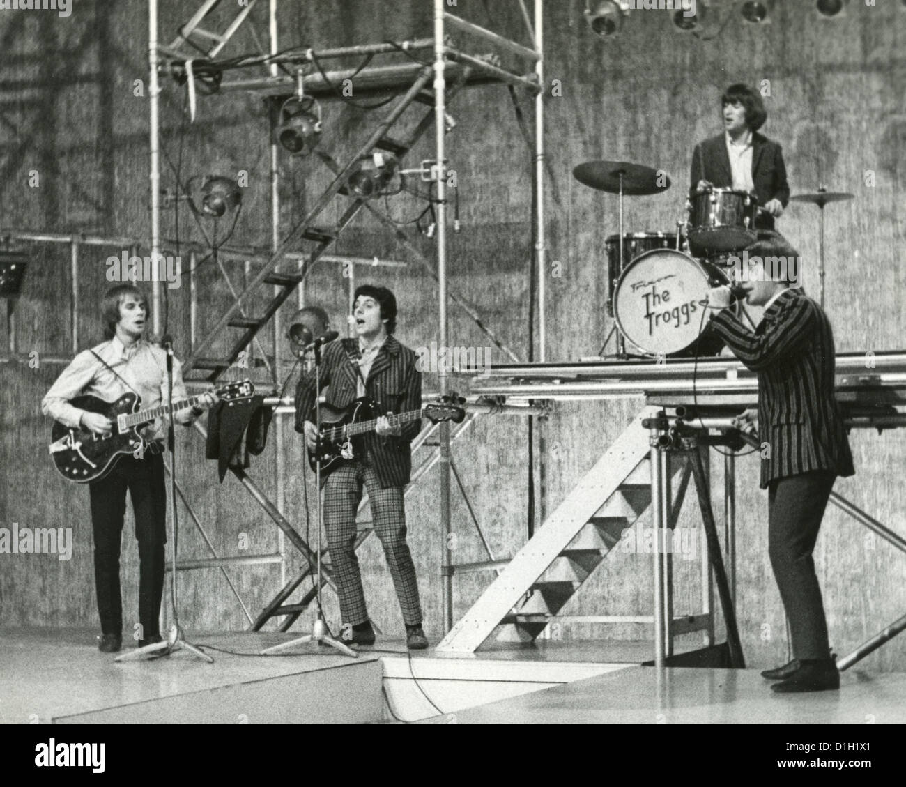 THE TROGGS UK pop group on Ready,Steady,Go in 1966. from l: Pete ...