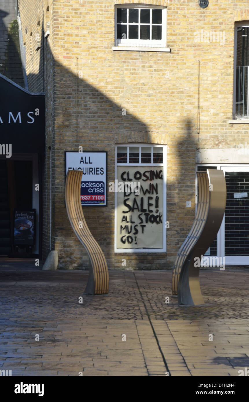 Closing down sale sign Stock Photo - Alamy