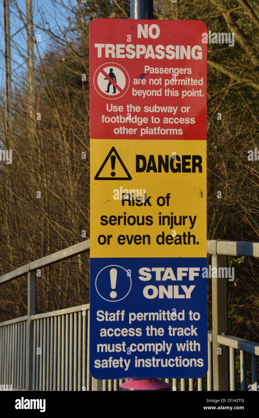 Danger signs hi-res stock photography and images - Alamy