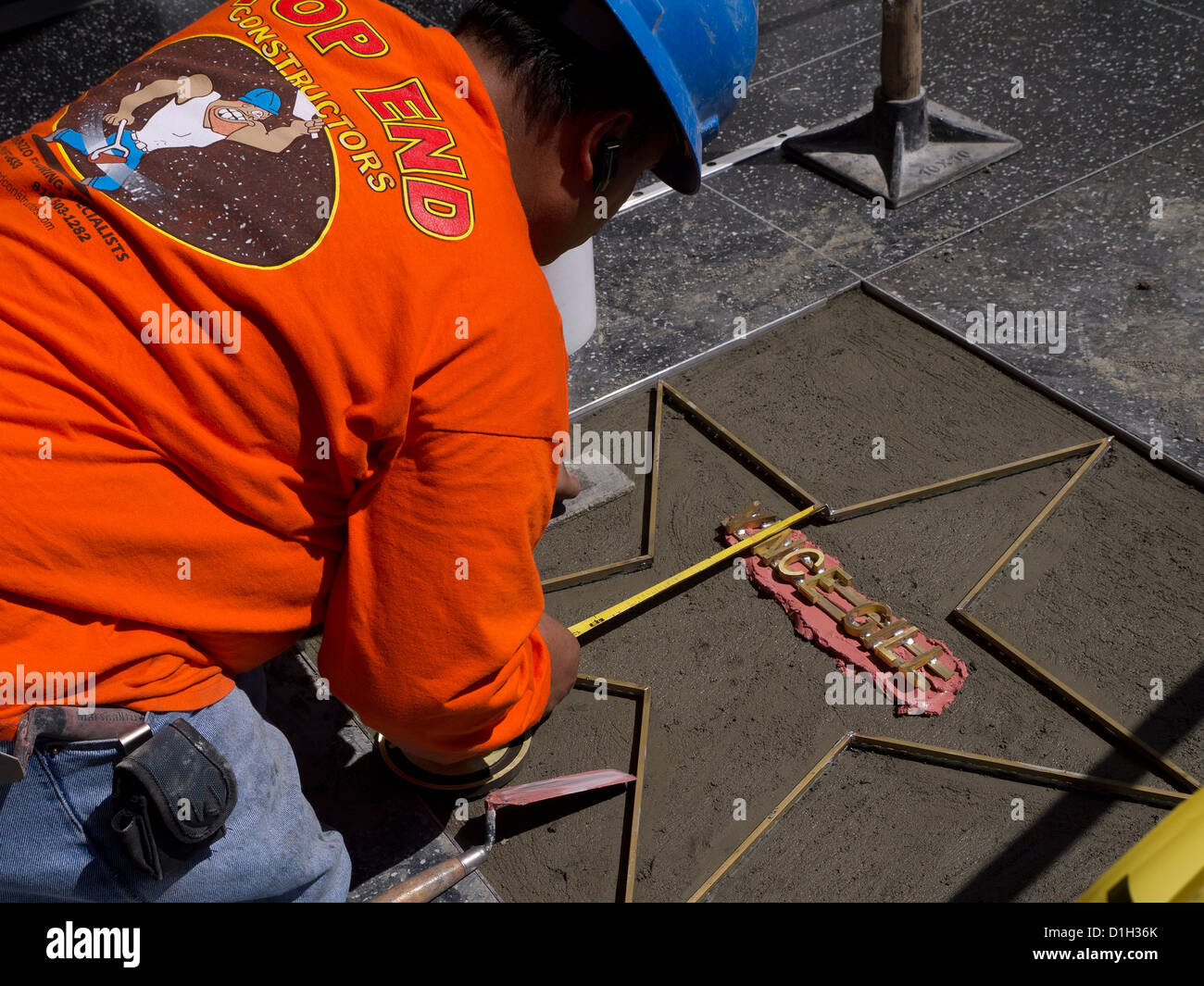 Installing sculpture glass hi-res stock photography and images - Alamy
