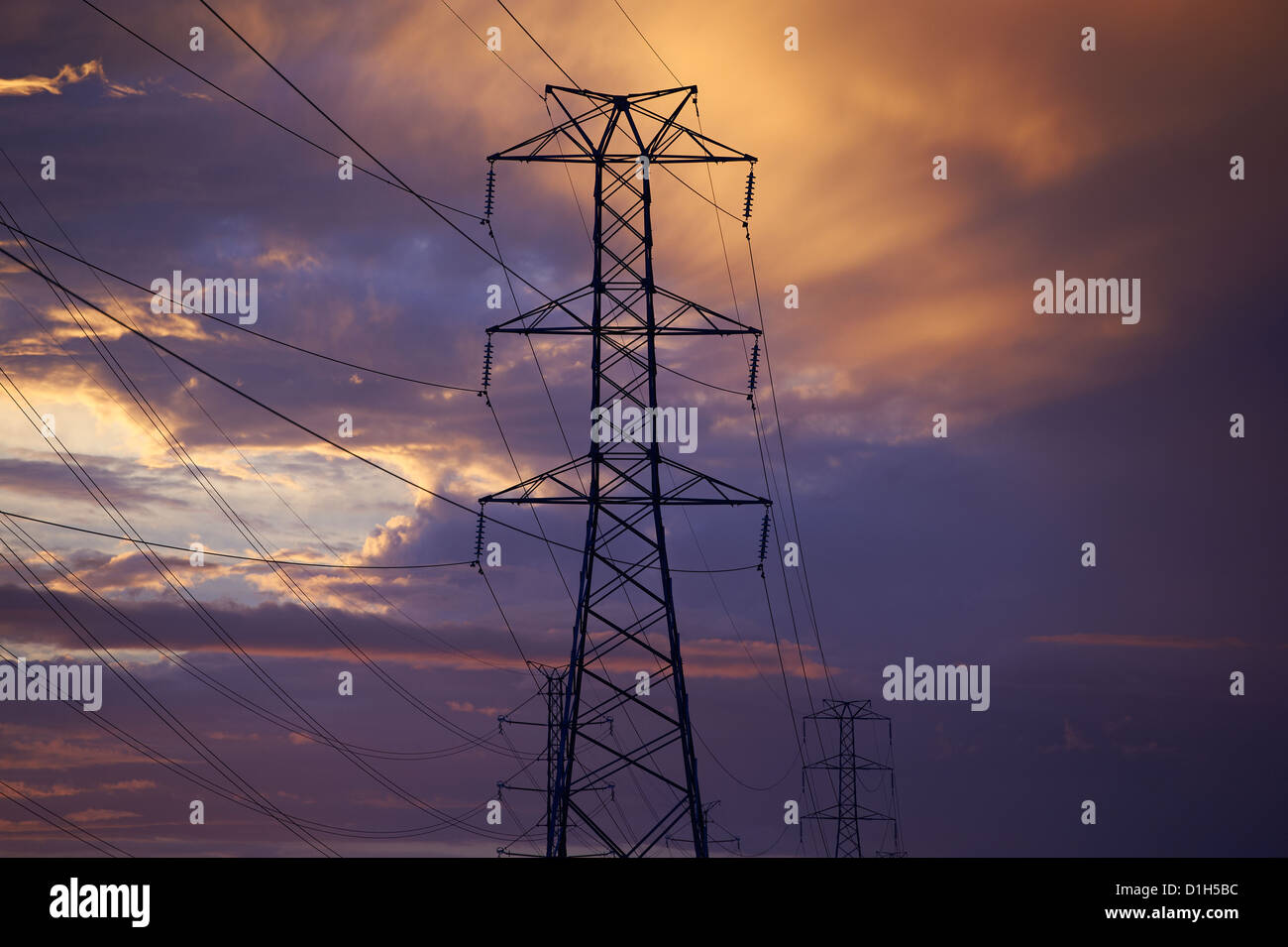 Elecricity pylons hi-res stock photography and images - Alamy