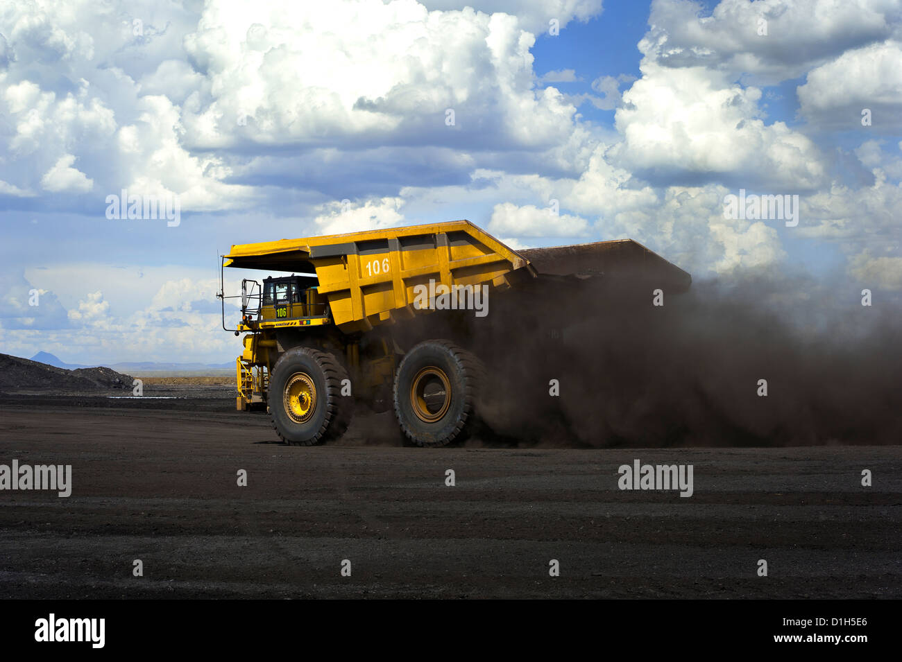 Mining truck close ups hi-res stock photography and images - Alamy