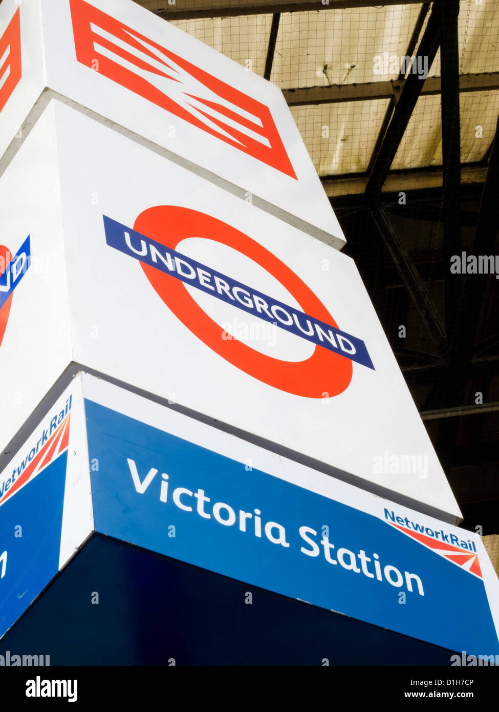 London victoria station hi-res stock photography and images - Alamy