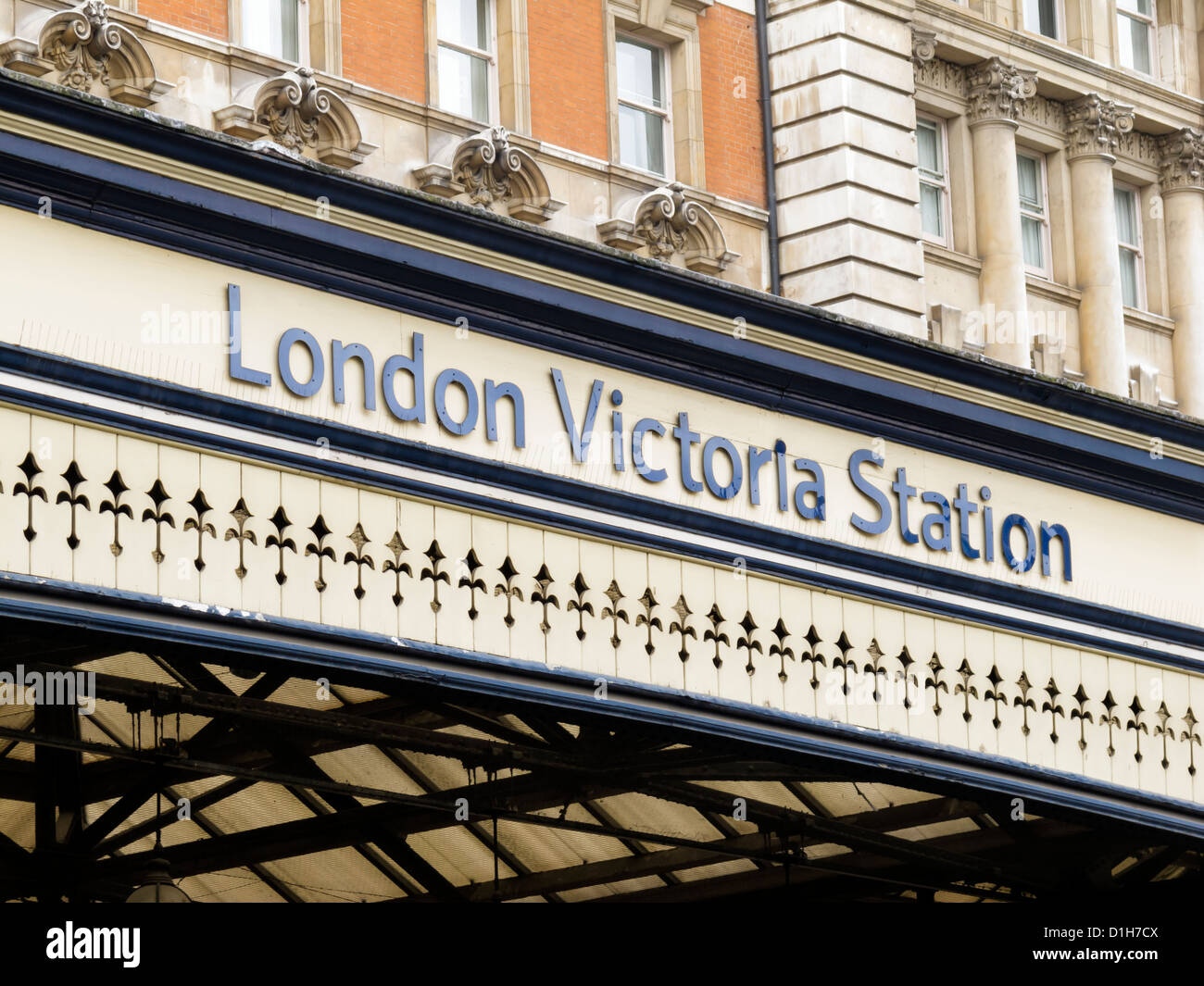 London Victoria Station Westminster London England Stock Photo - Alamy