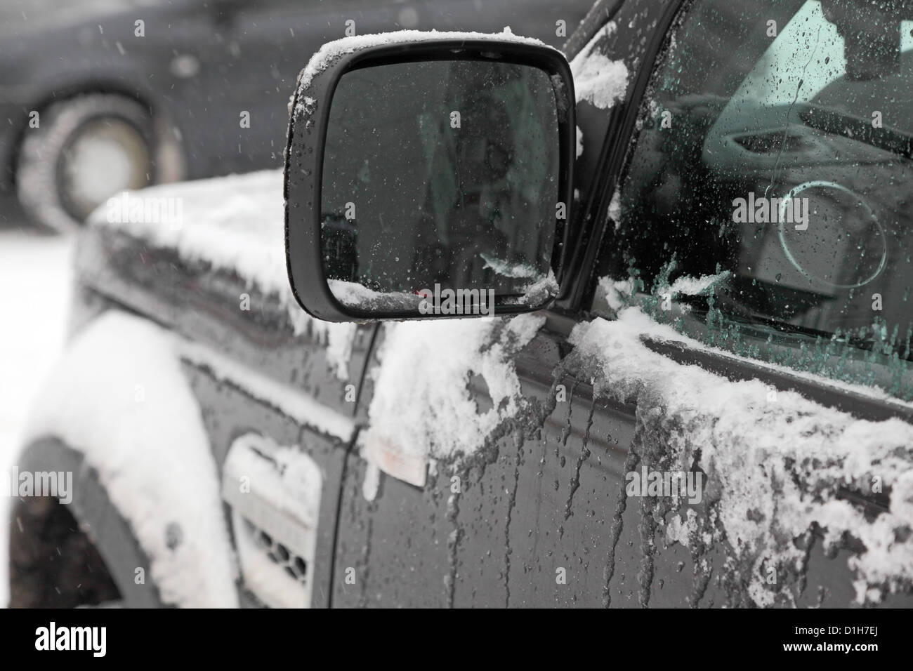 Car in snow hi-res stock photography and images - Alamy