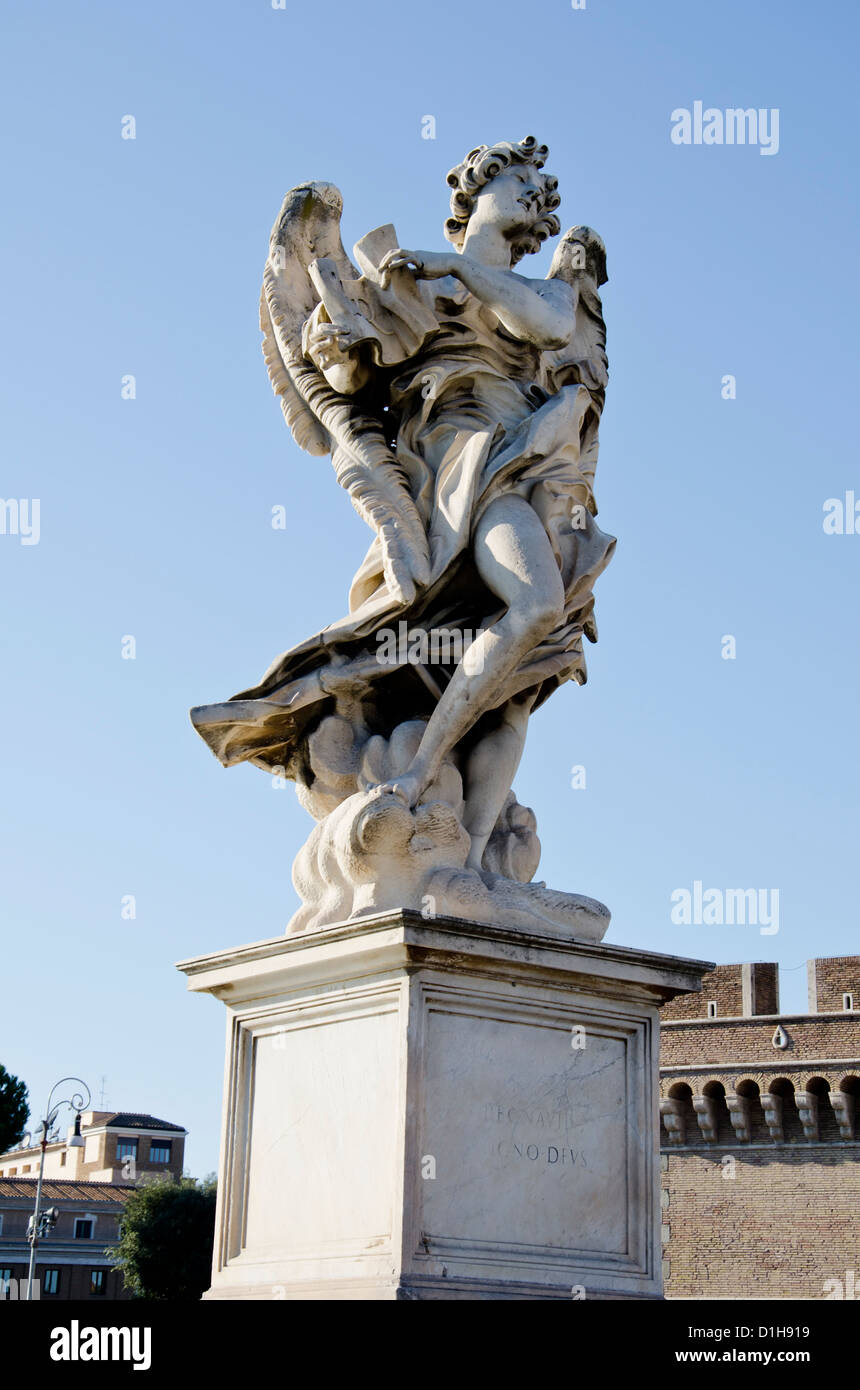 Angel statue at Ponte San't Angelo Stock Photo - Alamy