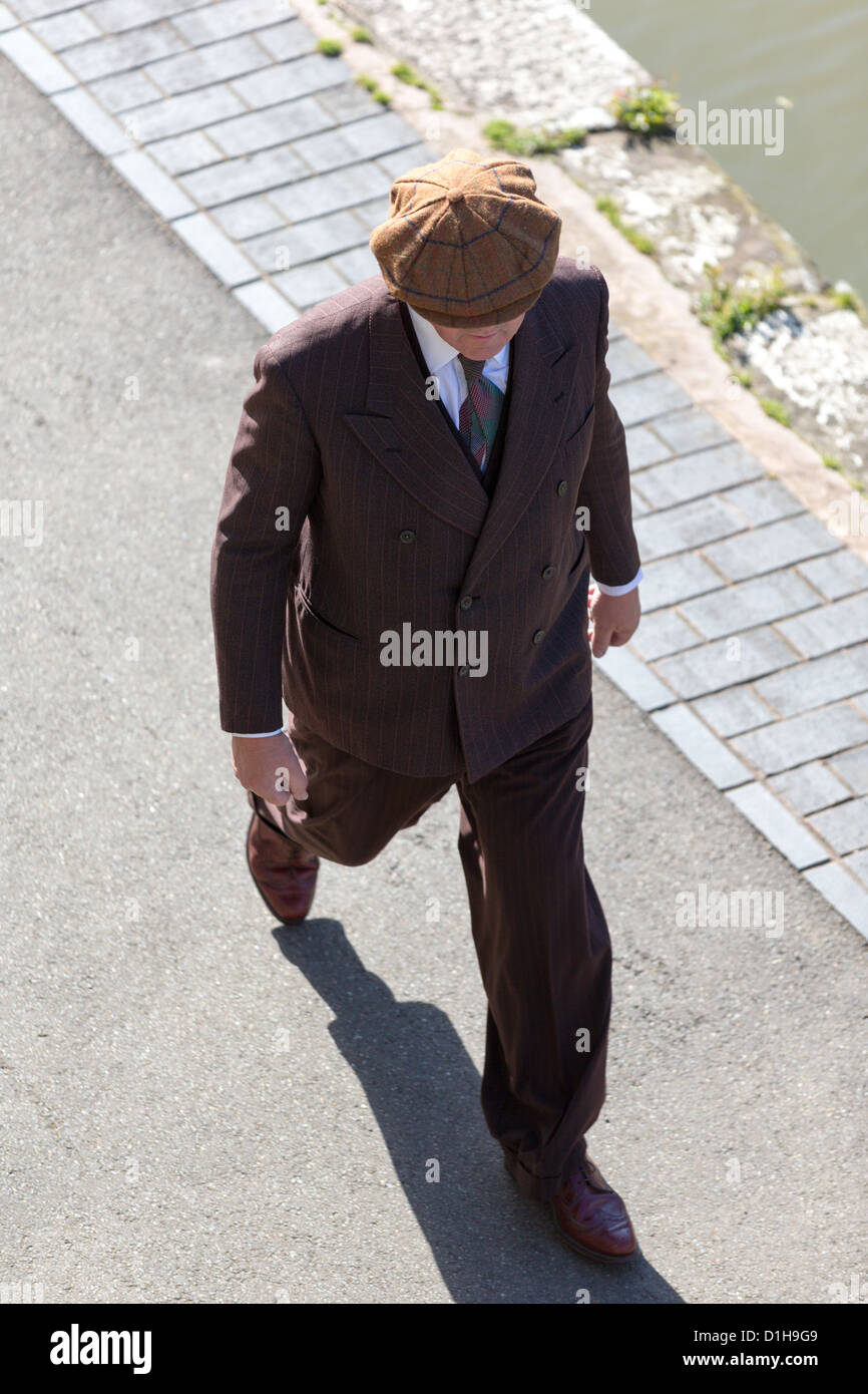 1940's Fashion Chap in Tam O'Shanter Hat Stock Photo - Alamy