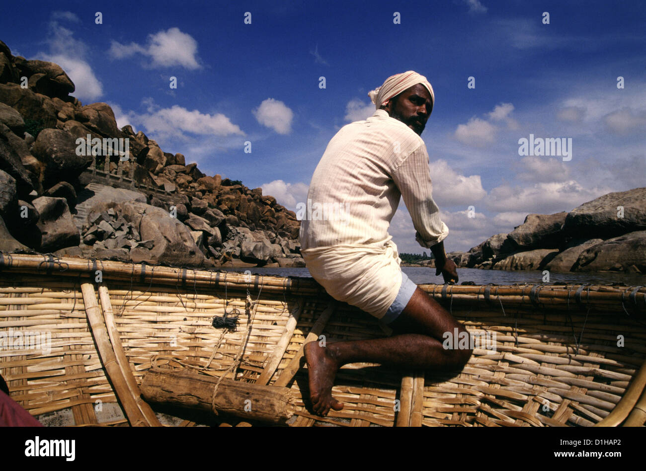 River coracle hi-res stock photography and images - Alamy