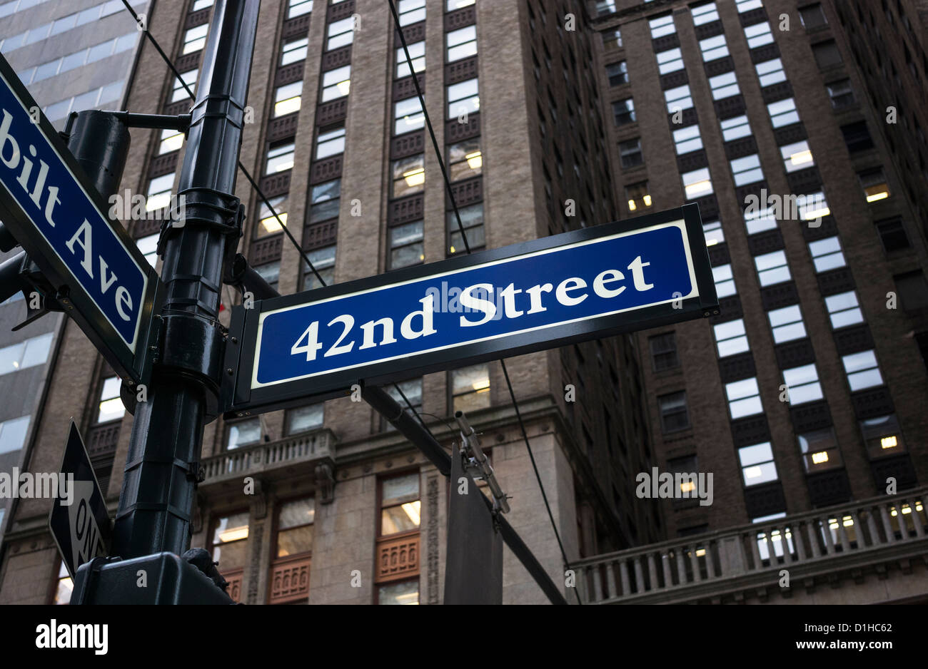 42nd street sign hi-res stock photography and images - Alamy