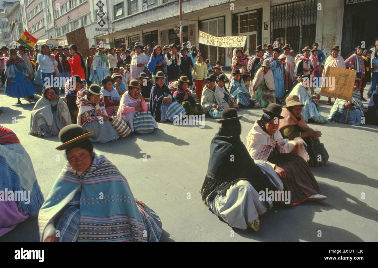Native Aymara women in rally against inflation and rise of food prices ...