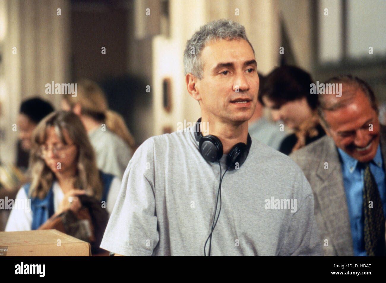 ROLAND EMMERICH (DIRECTOR) ON SET "GODZILLA (1998)" RDEH 007 MOVIESTORE ...