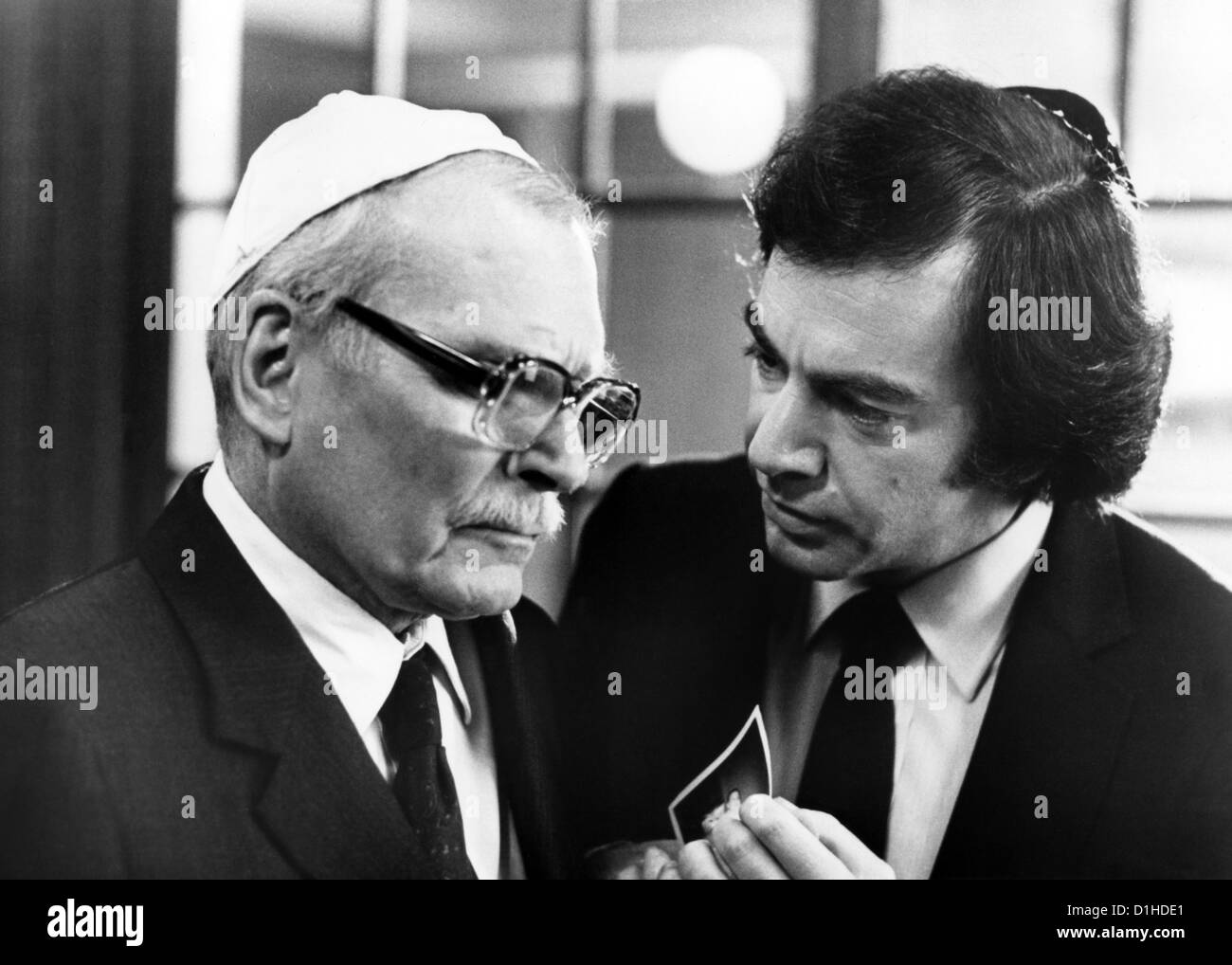 THE JAZZ SINGER (1980) LAURENCE OLIVIER, NEIL DIAMOND, RICHARD ...