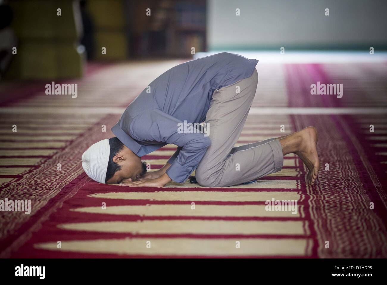 Dec. 22, 2012 - Singapore, Singapore - A man prays in the main prayer ...