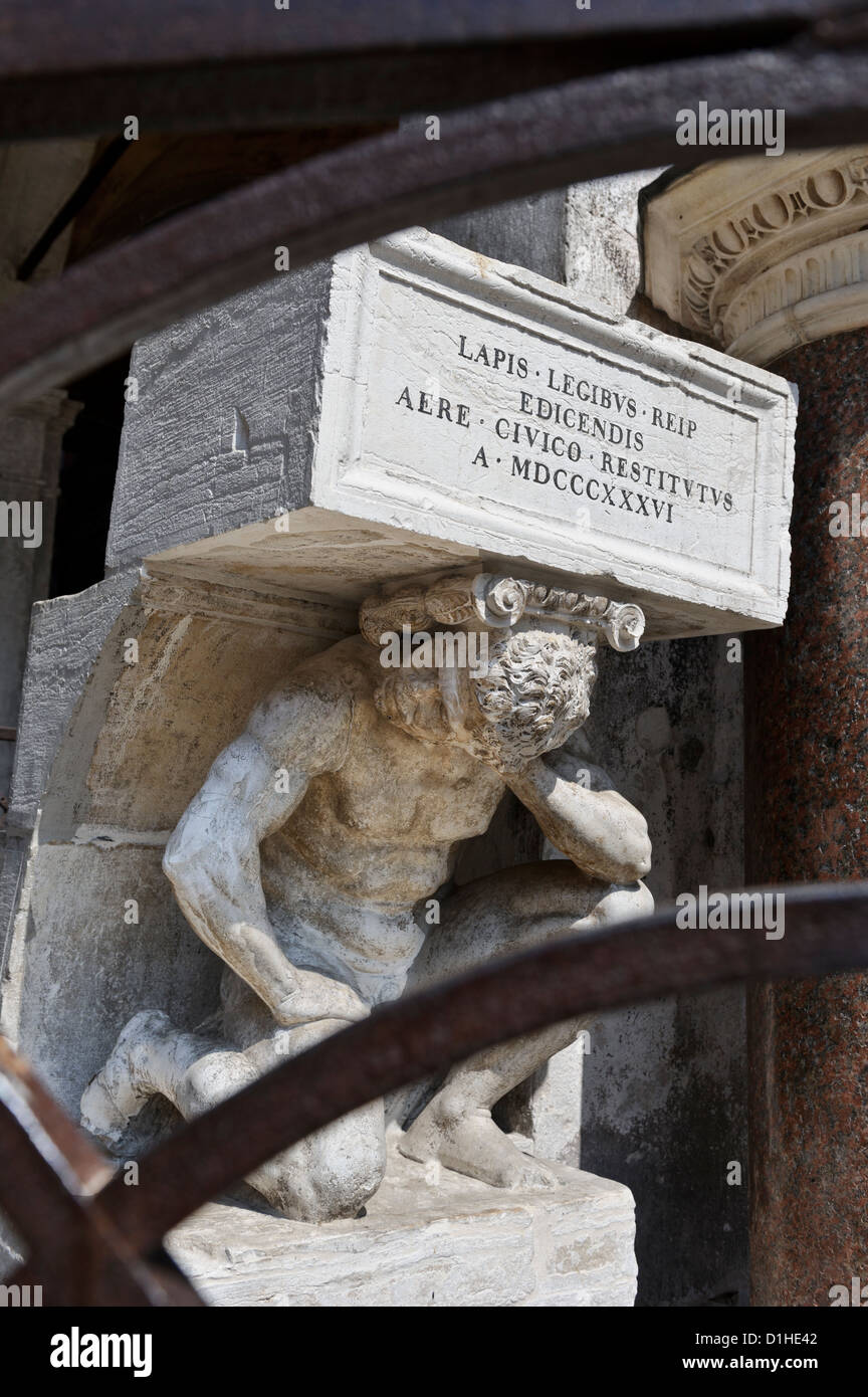 Hunchback of Rialto statue, Rialto, Venice, Italy Stock Photo - Alamy