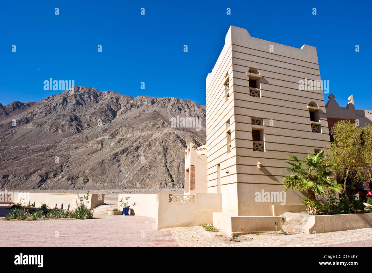 Golf course resort in desert hi-res stock photography and images - Alamy
