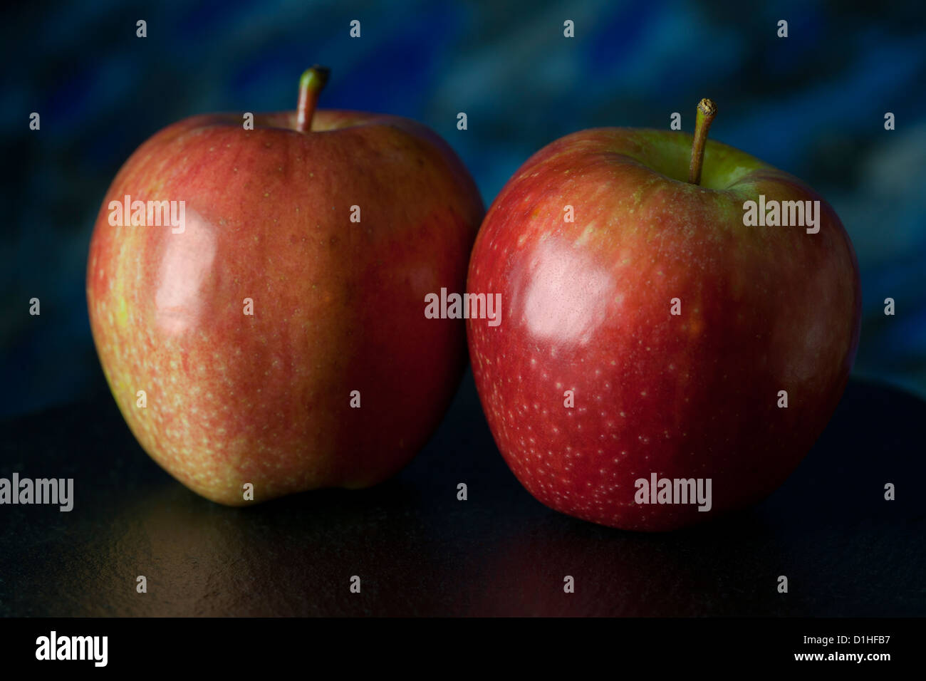 2 two apples Stock Photo - Alamy