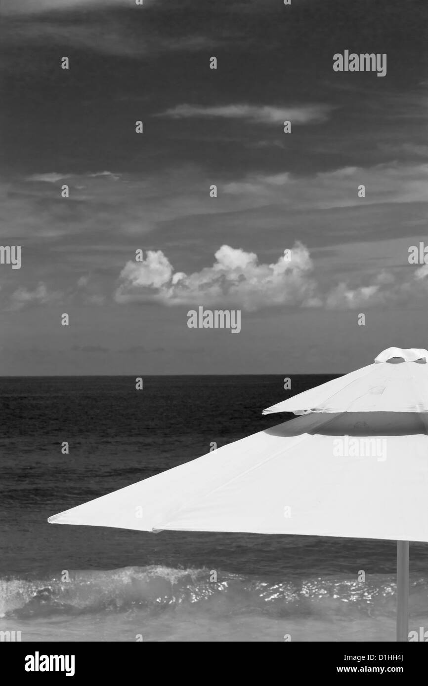 White parasol hi-res stock photography and images - Alamy