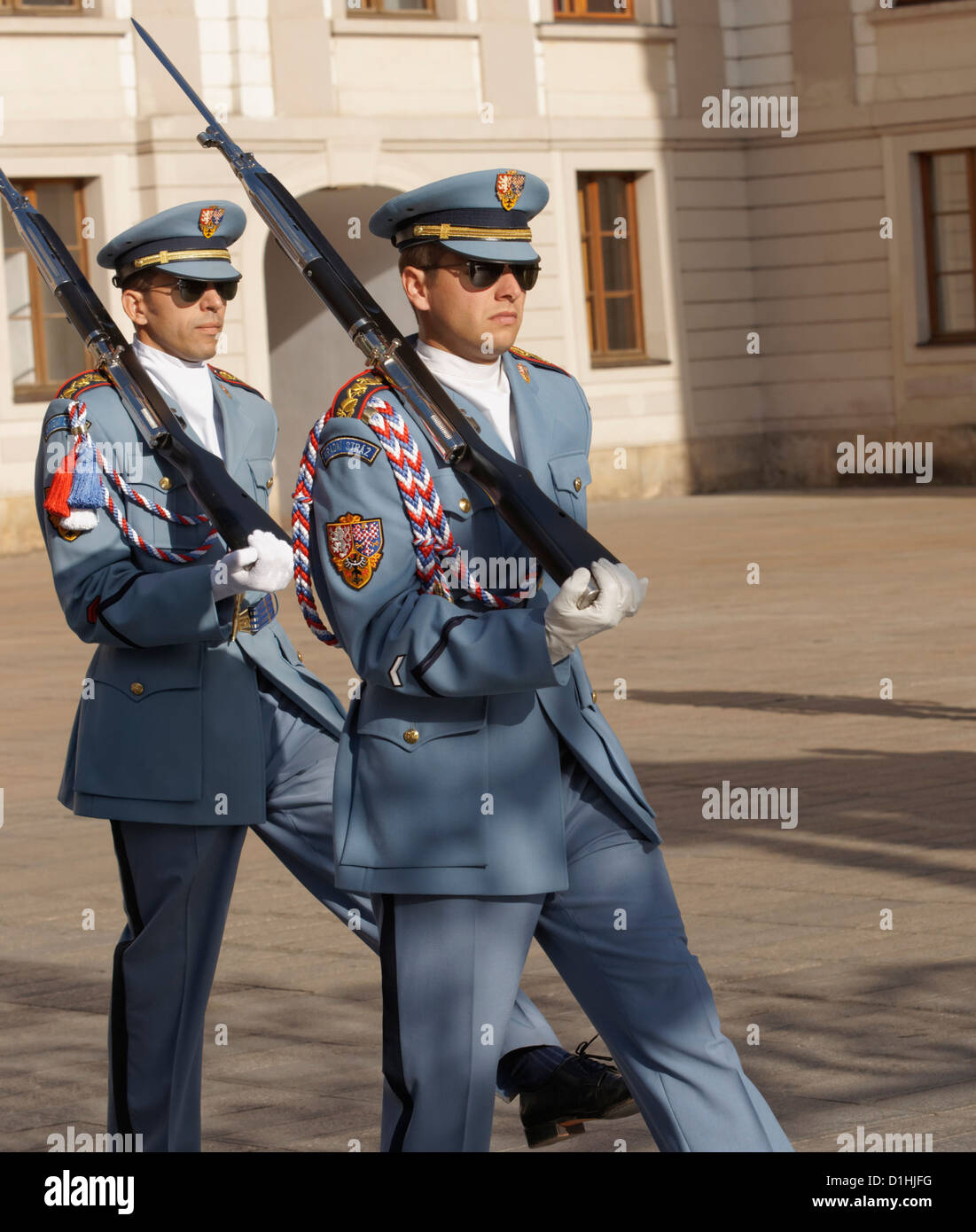 Changing guards soldier duty hi-res stock photography and images - Alamy